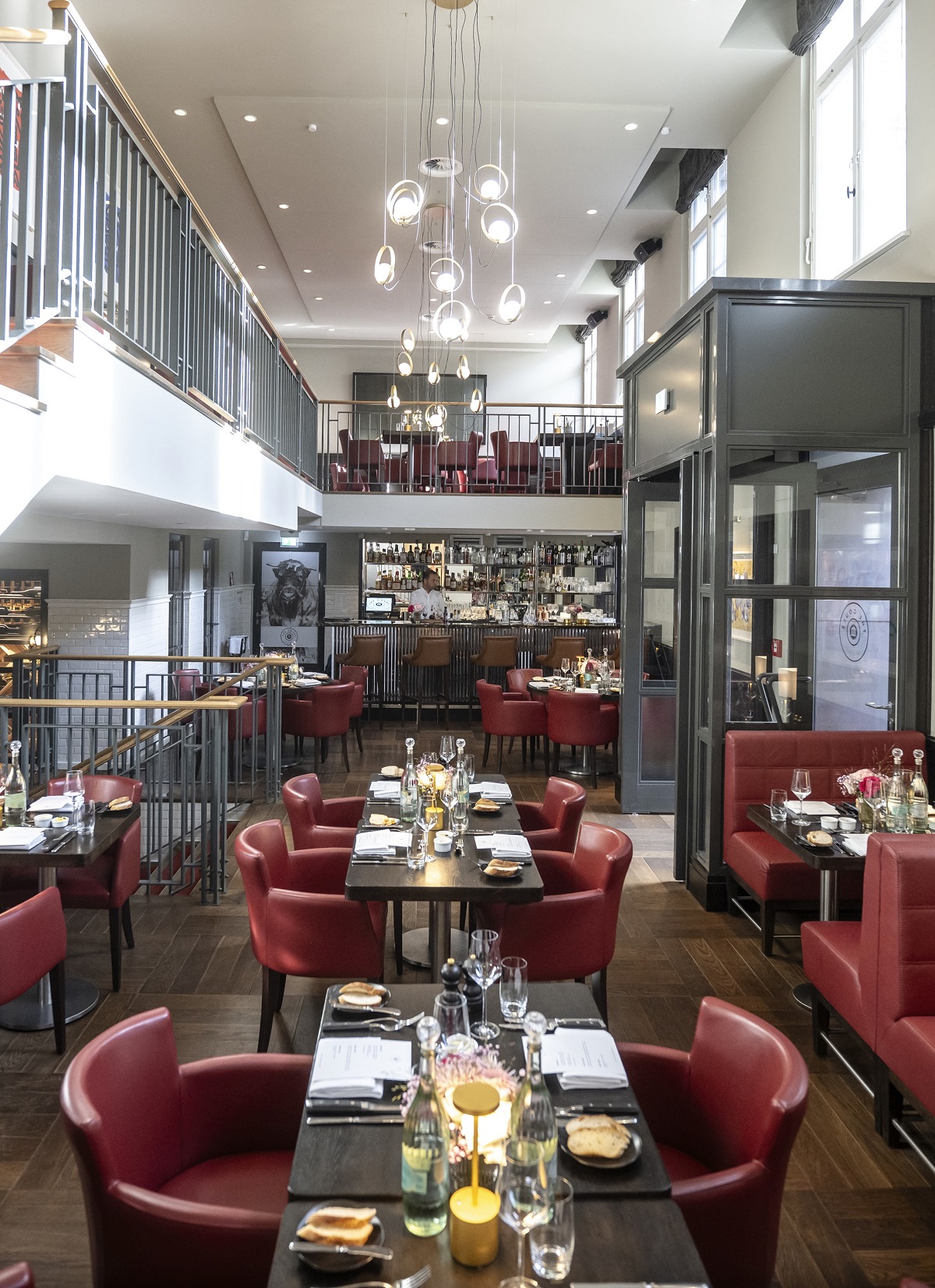 Das Beste vom Land und Wasser: The Court – Bar & Grill eröffnet im ...