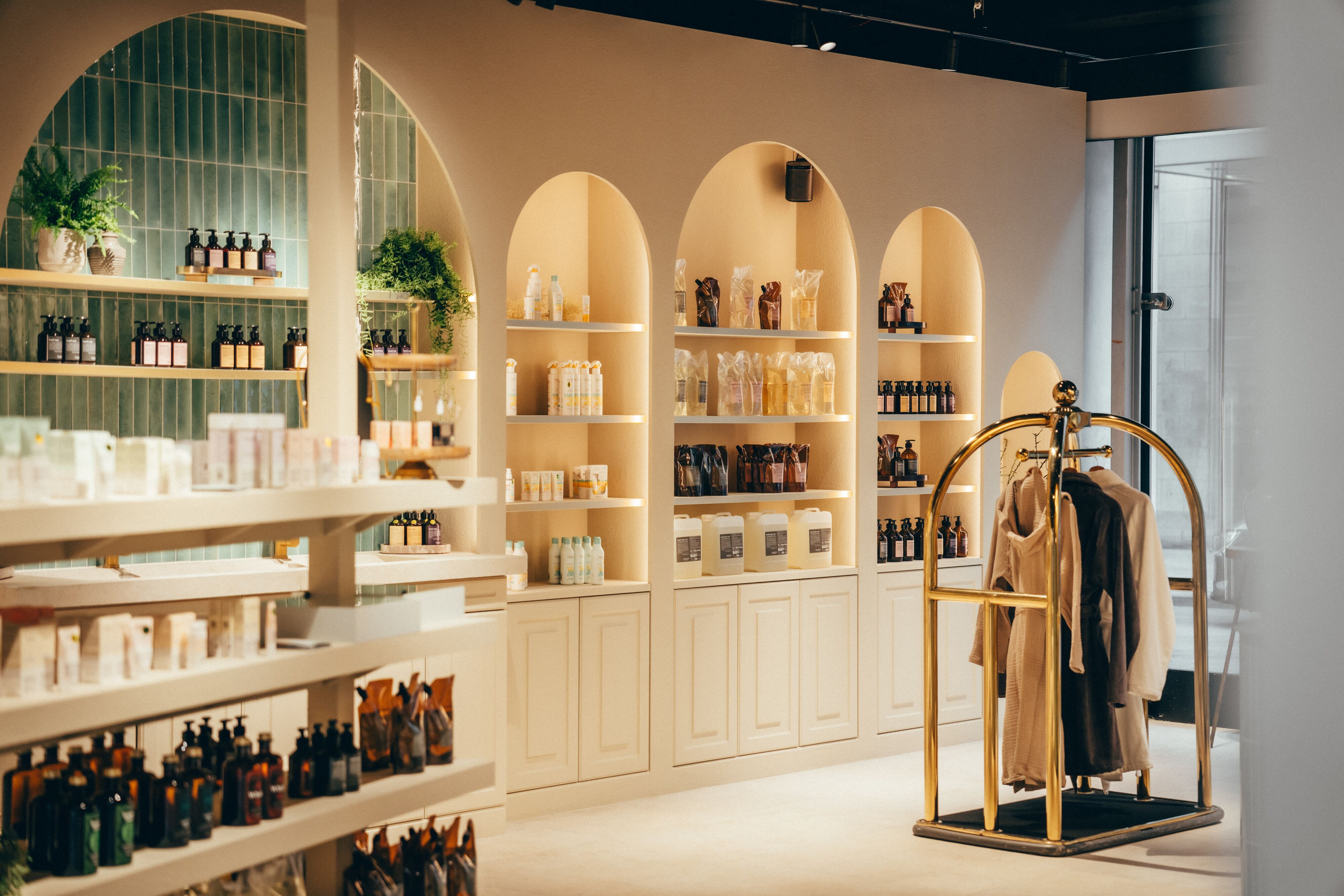 Jean&Len präsentiert mit neuem Store Affordable Luxury im hochwertigen ...